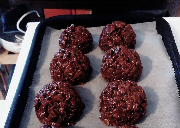 Chocolate cracknell cakes Recipe by happykaz - Cookpad