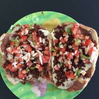 Molletes con chorizo Receta de Maggie - Cookpad