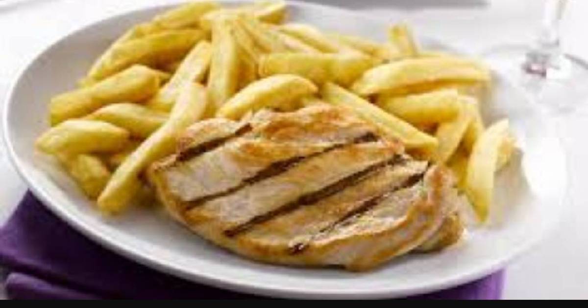 Pechuga de pollo con patatas fritas Receta de Joan Simon - Cookpad