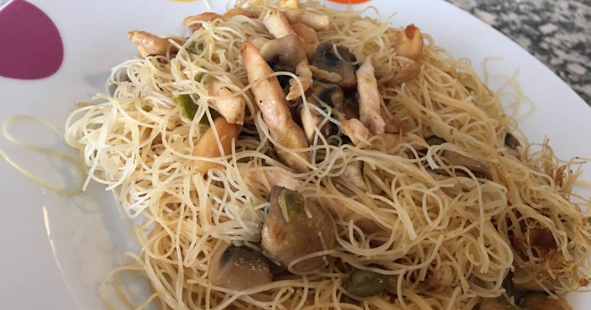 Fideos chinos de arroz con pollo y verduras Receta de Lorena Sanchis ...