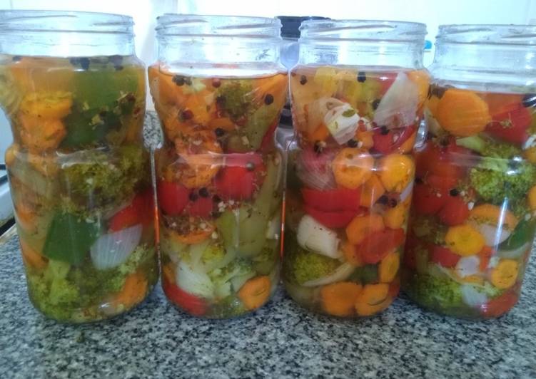 Pickles caseros Receta de Jany Lujan de Curellich - Cookpad