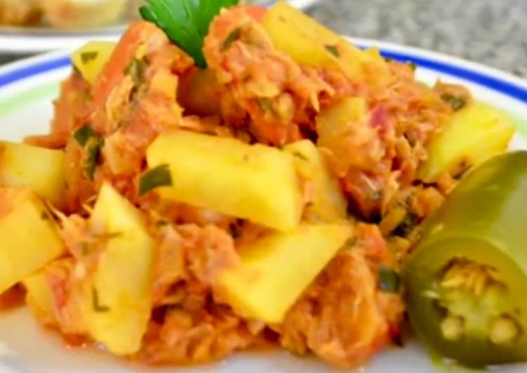 Atún guisado con papas Receta de Daniela Go - Cookpad