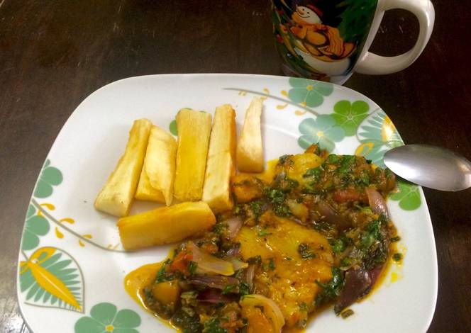 Frito de Pescado en Salsa y Yuca frita Receta de carunovi - Cookpad