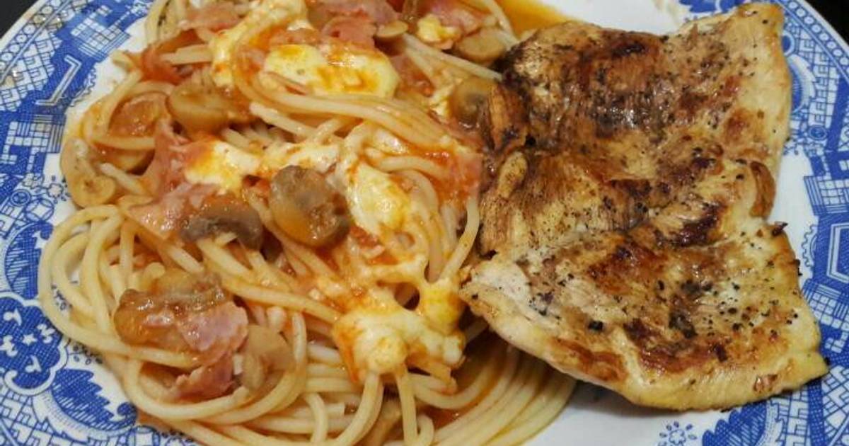 Spaghetti rojo con pechuga de pollo Receta de Denisse Segovia - Cookpad