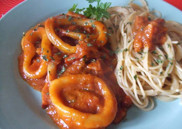 Anillas de calamar guisado con bacon Receta de Cuqui - Cookpad