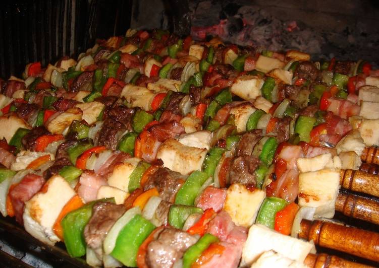 Brochette mixto a la parrilla Receta de Norali - Cookpad