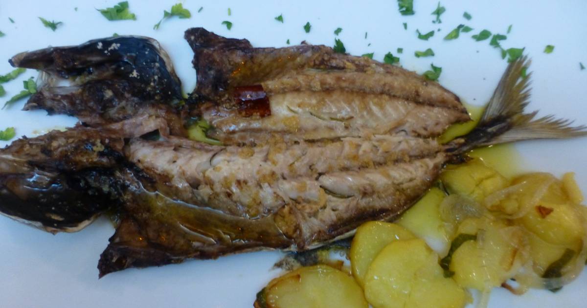 Chicharro al horno con guarnición Receta de milandebrera - Cookpad