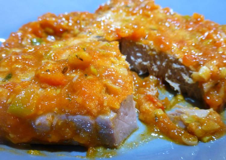 Atún rojo con tomate y pimientos Receta de milandebrera - Cookpad