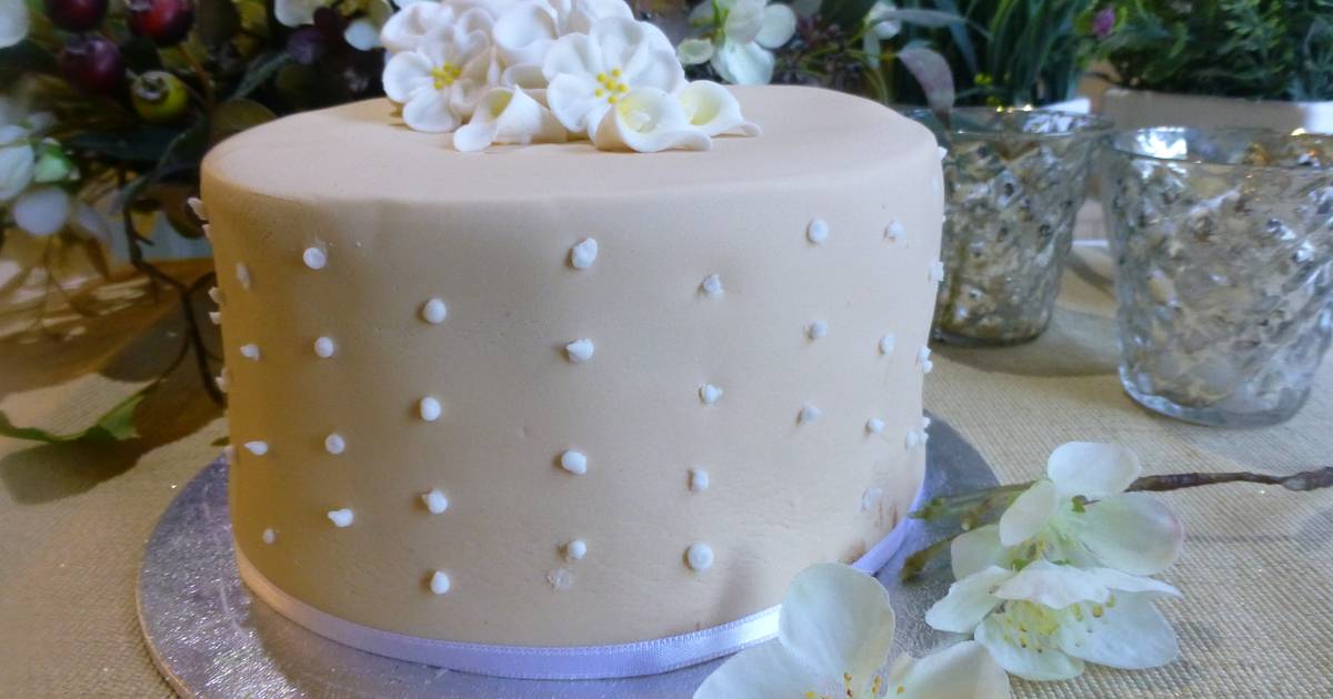 Tarta de fondant para celebraciones Receta de milandebrera - Cookpad