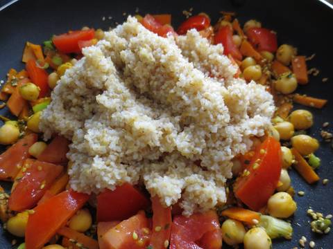 Bulgur con verduras, semillas de sésamo y Agua de Mar Receta de ...