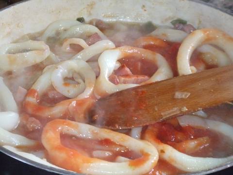 Anillas de calamar guisado con bacon Receta de Cuqui - Cookpad