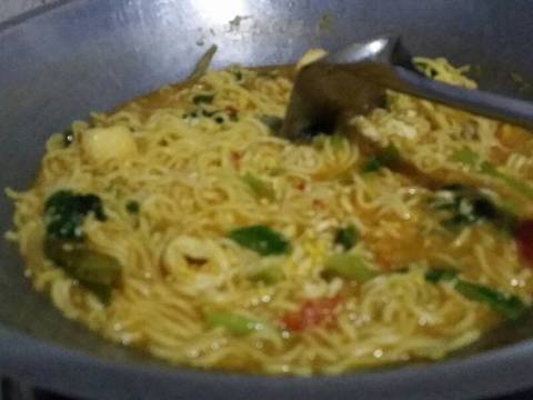 Resep Mie Kare Sederhana (No Instant) oleh Bunda Bagus - Cookpad
