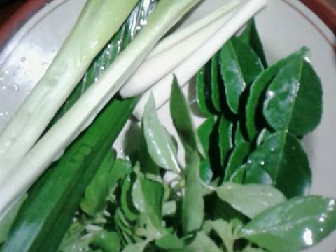 Resep Tinoransak Babi (khas Manado) oleh 🍳🍗🍤 Ivana 🍳🍗🍤 - Cookpad