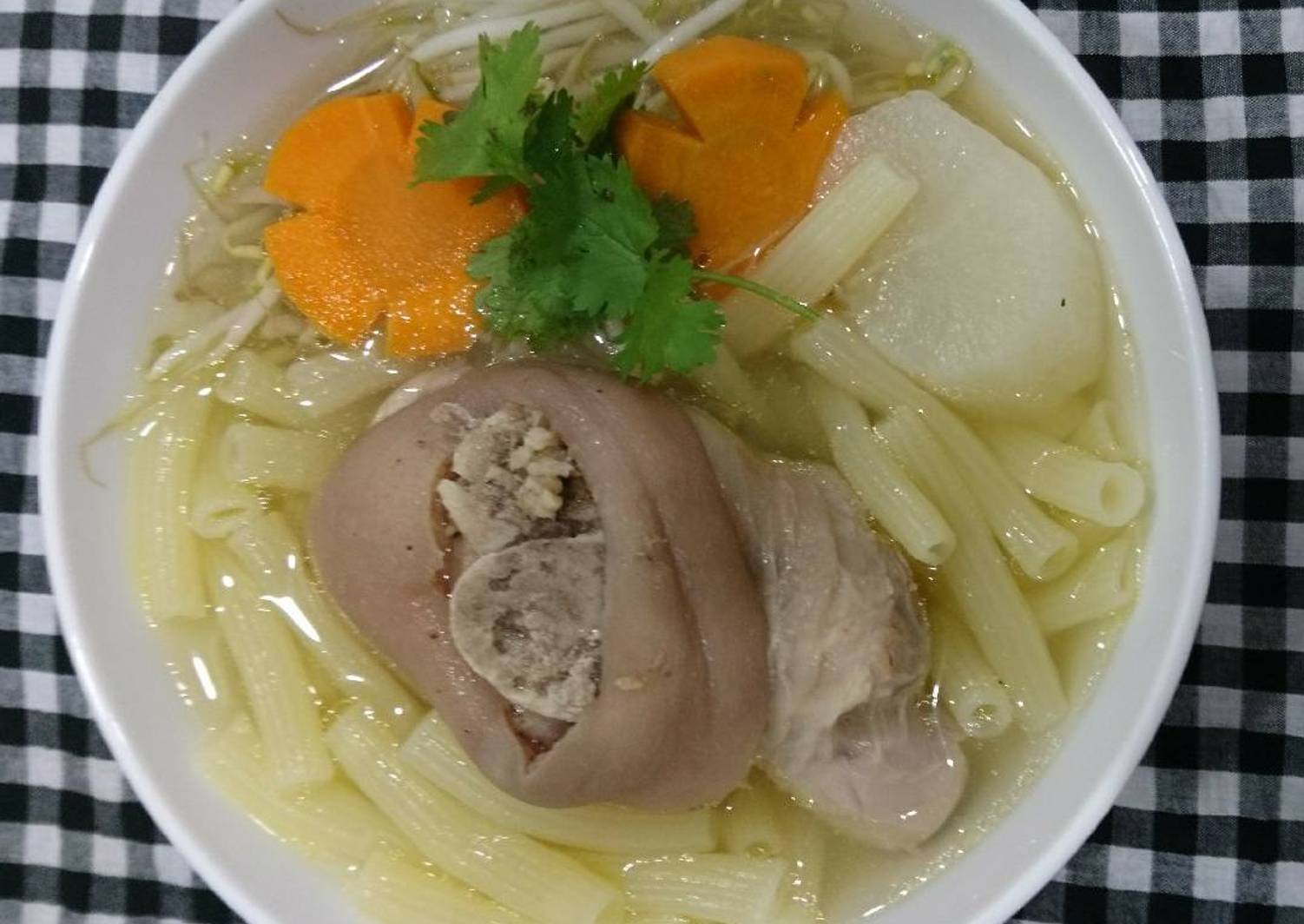 Cách Làm Món Nui nấu giò heo của QUÂN NGUYỄN - Cookpad