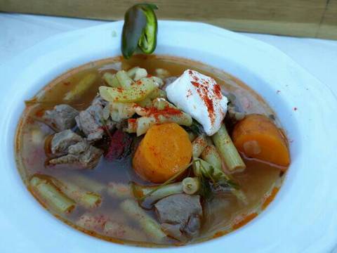 Bográcsban sárgabab gulyás-raguleves | krinyo Fehér Krisztián receptje ...