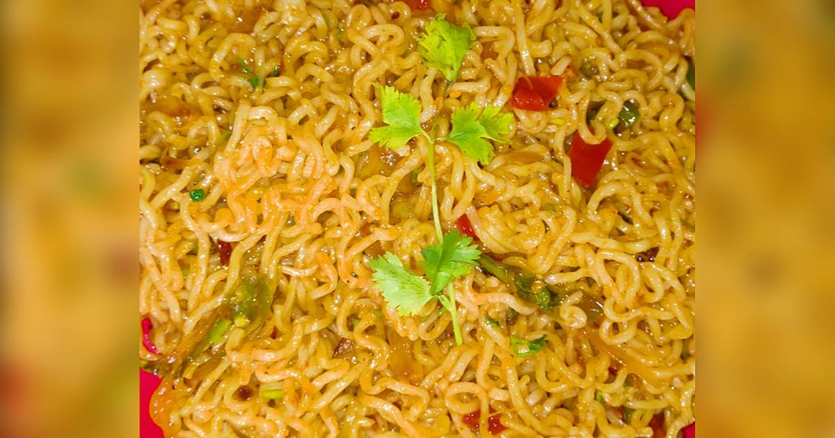 Spicy Maggi 🌶️🍝 in Schezwan sauce Recipe by KAINAT - Cookpad