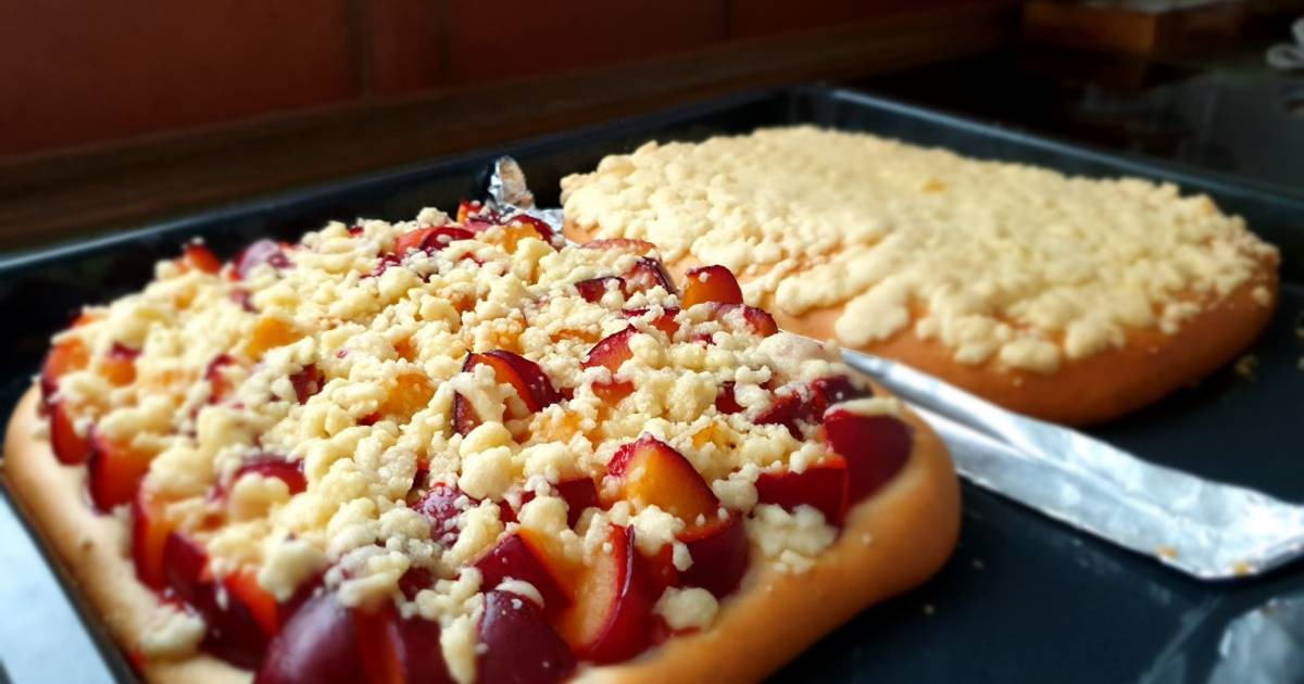 One dough for 3 different bread variation (crumble bread, plum crumble ...