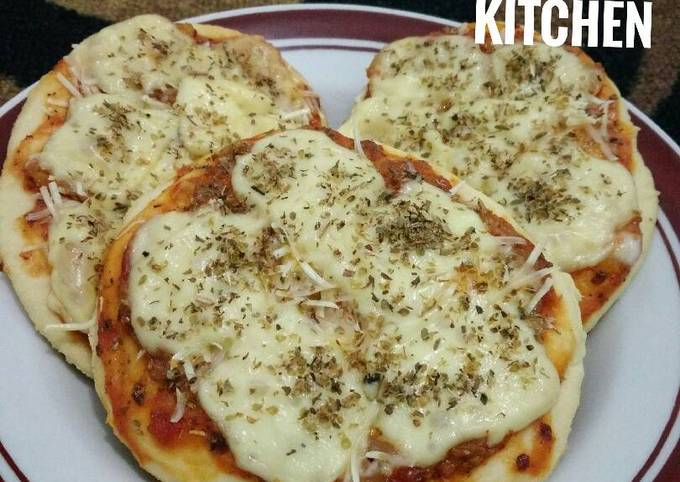 Resep Tuna pizza mini oleh Astri Novita - Cookpad