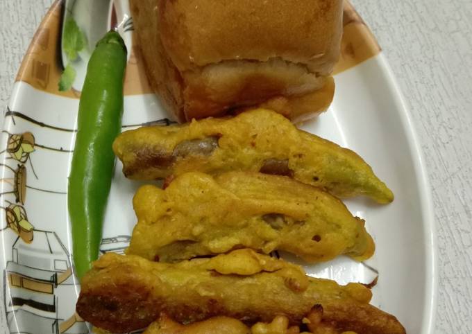 Chilli Mirchi vada with Pav Recipe by Mamta Mehra - Cookpad