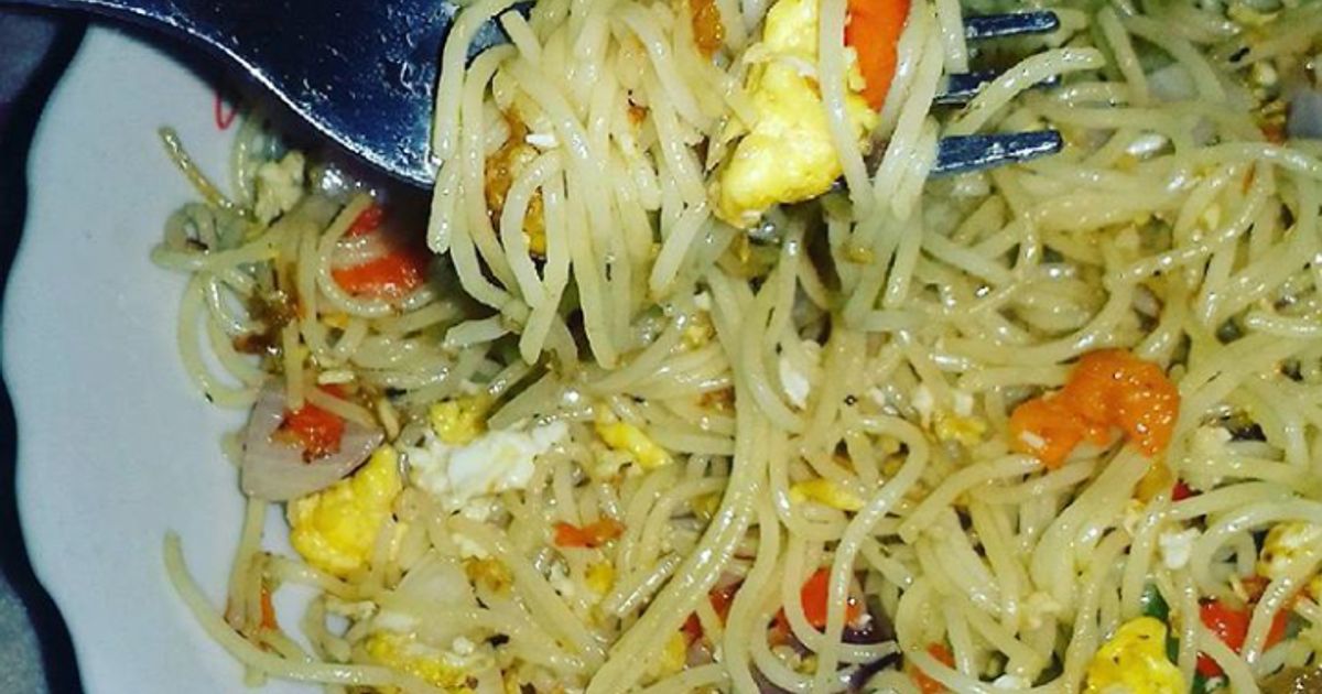 Bombshell Chinese Fryd Noodles Recipe by Gimbiya's Flavour - Cookpad