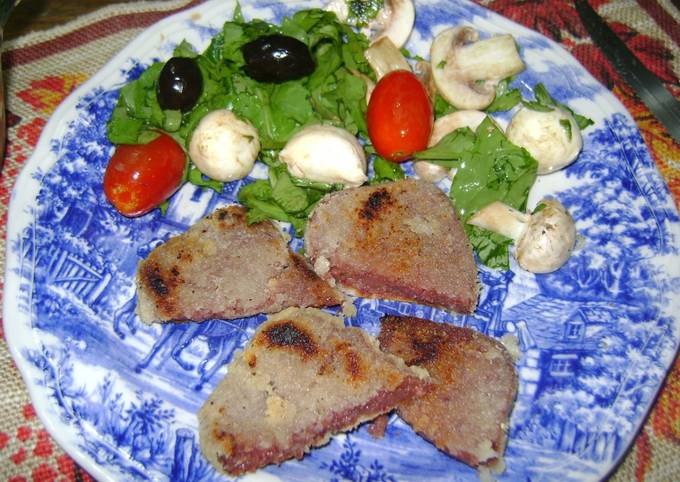 Milanesas de Viandada - Corned Beef con ensalada y boconccinos Receta ...