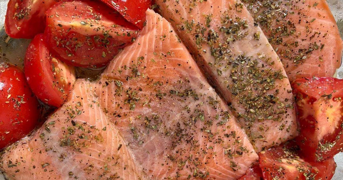 Εύκολες σπιτικές συνταγές για σολομό στο φούρνο