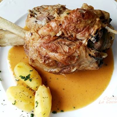 Codillo en salsa Receta de La Cocina De Sole- Cookpad