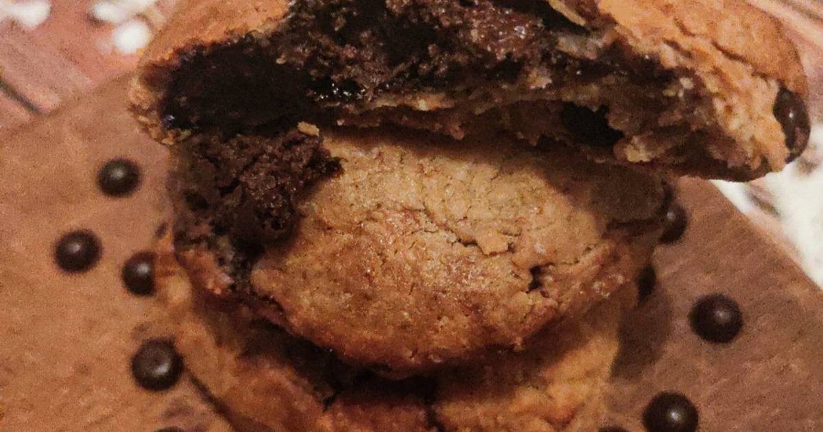 Resep Crunchy Chocolate Filling Cookies (No Mixer) oleh Fannie - Cookpad