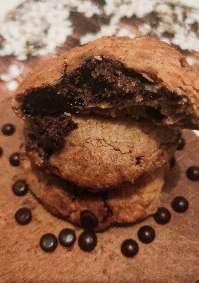 Resep Crunchy Chocolate Filling Cookies (No Mixer) oleh Fannie - Cookpad