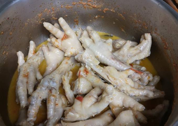 Patitas de gallina en salsa Receta de Verónica Vega Vara- Cookpad