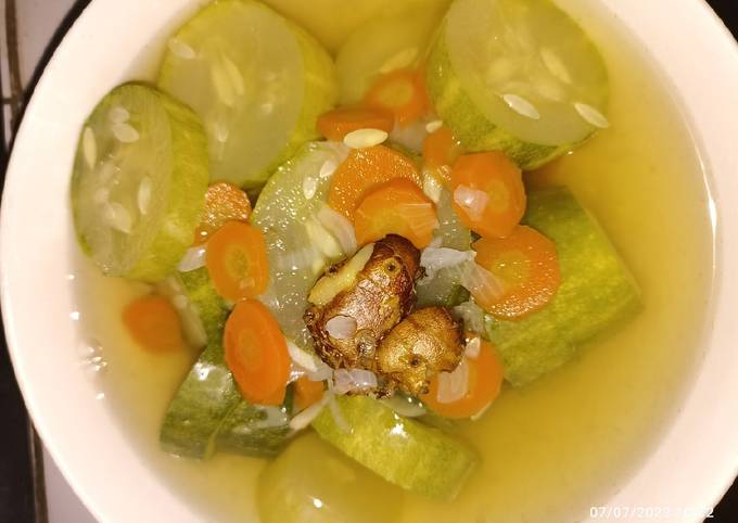 Resep Sayur Bening Timun wortel oleh Ana Rozanah - Cookpad