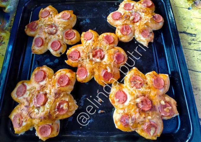 Resep Pizza Bunga Ekonomis Lengkap Dengan Tutorialnya oleh Elinda Putri ...