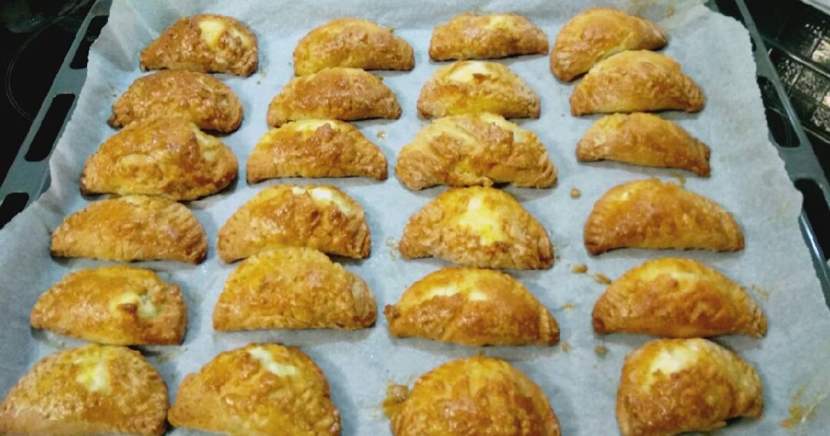 Τυροπιτάκια κουρού συνταγή από τον/την ΑΜΑΛΙΑ - Cookpad