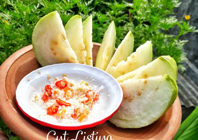 Resep Jambu Kristal Cabe Garam oleh Cut Listiya - Cookpad