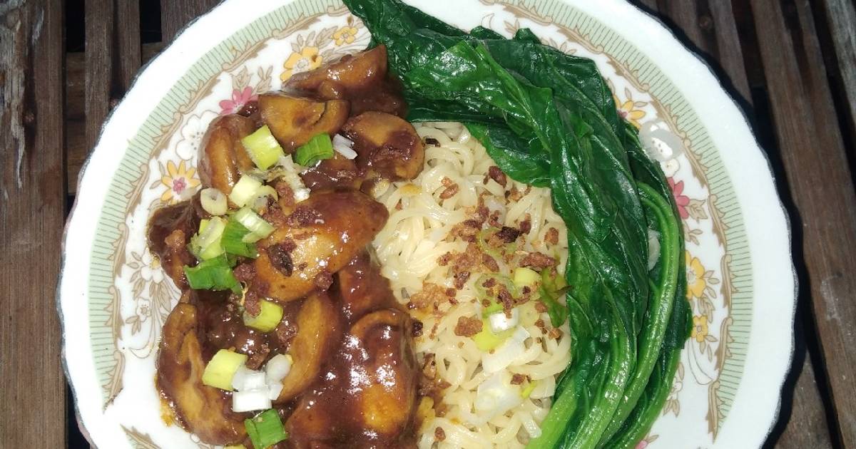 Resep Mie Jamur Instan oleh Devi Ambarrini - Cookpad