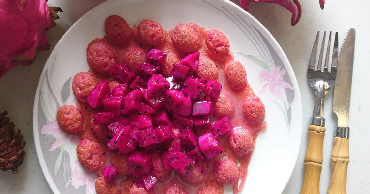 Resep Waffle Buah Naga Sederhana oleh Tuty Ghafsha - Cookpad