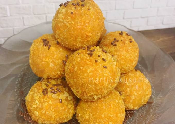 Resep Bola-bola ubi isi coklat oleh Martika Kusuma - Cookpad