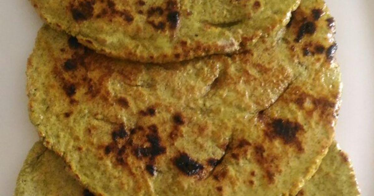 Hariyali Green Moong Flour Rotla Recipe by Ila Palan - Cookpad