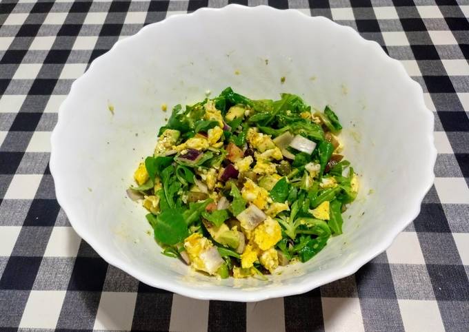 Ensalada tibia de rúcula y canónigos con huevo picado (revuelto) Receta ...