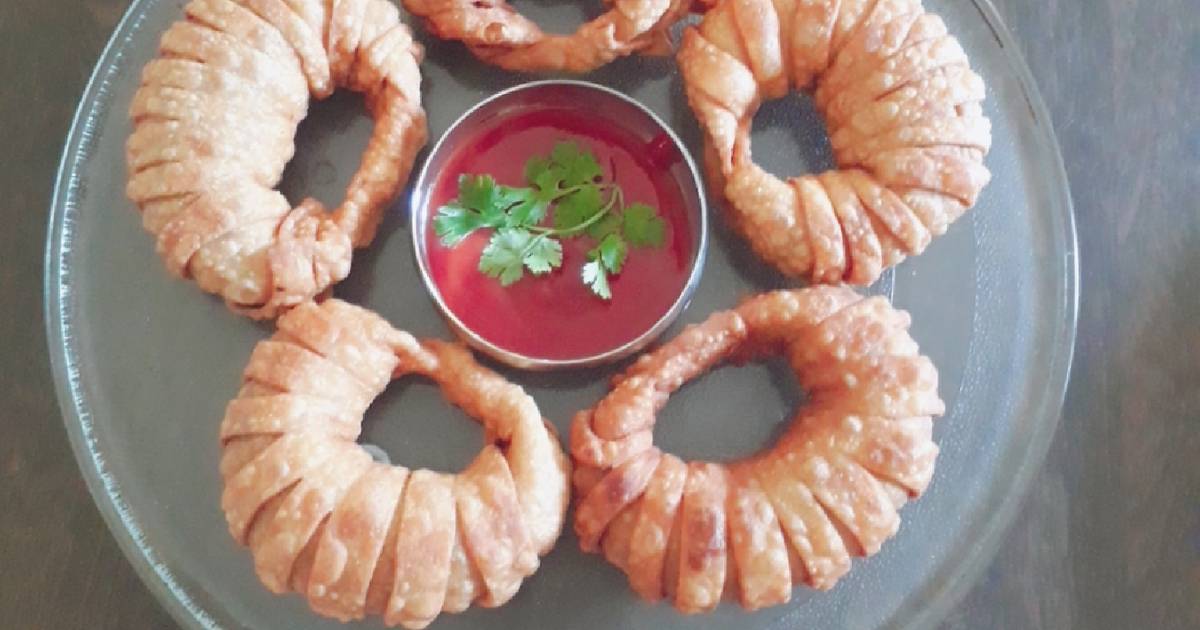 Fried chicken ring rolls Recipe by Jayshree Patnaik - Cookpad