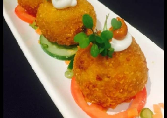Cheesy Arancini Recipe by Tina matta - Cookpad