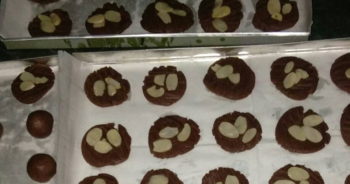 Resep Almond choco cookies oleh Ummu El - Cookpad