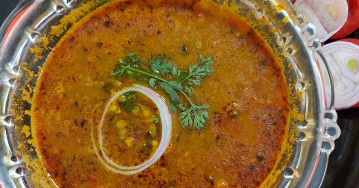 Moth ki daal Recipe by Vina Upasani - Cookpad