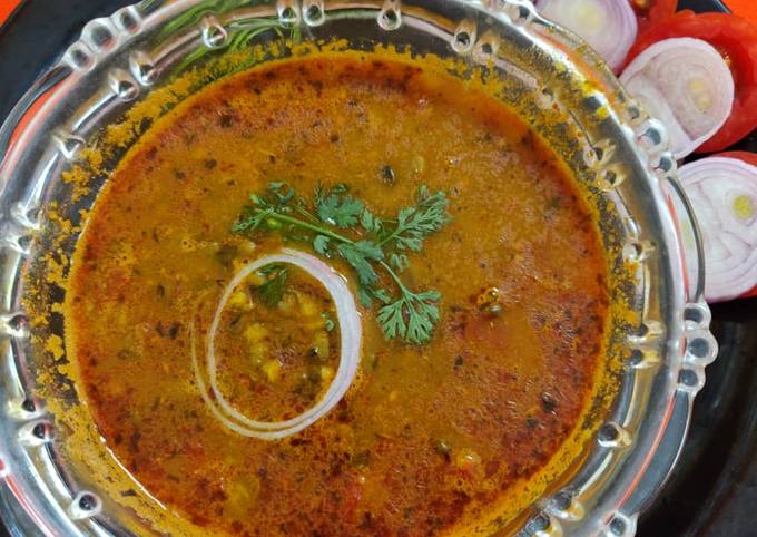 Moth ki daal Recipe by Vina Upasani - Cookpad