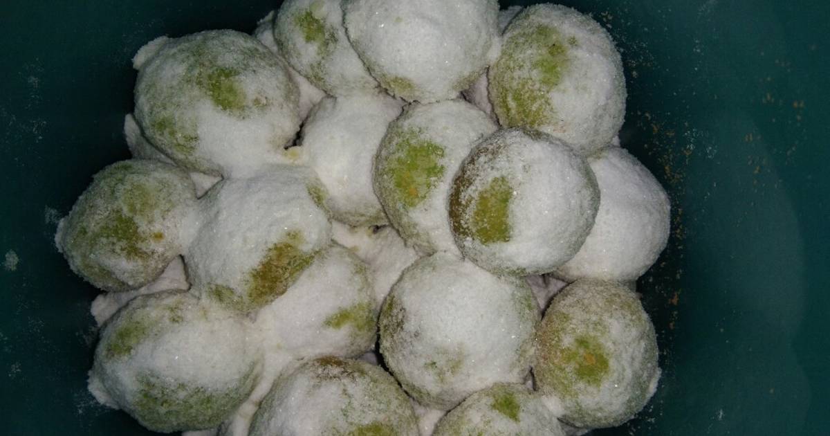 Resep 8. Pandan Snowball cookies oleh Salsabila - Cookpad