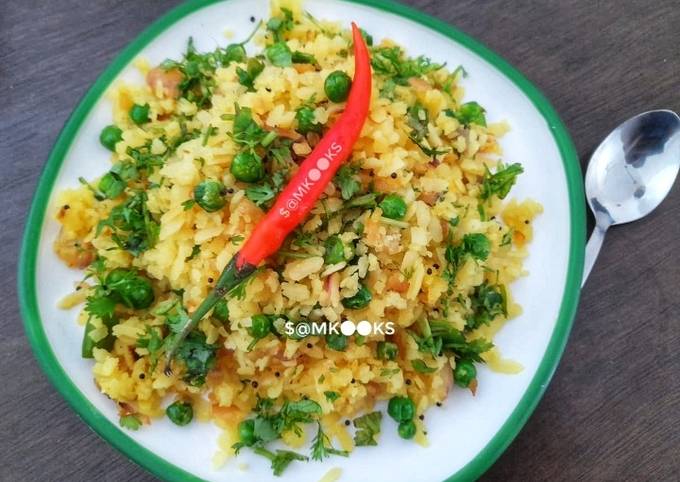 Green Peas Poha Recipe by Sampada Shrungarpure - Cookpad