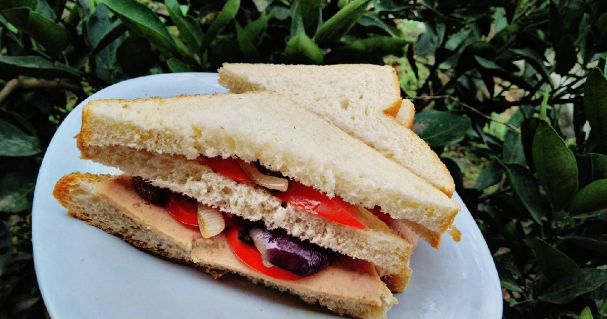 Chicken brawn sandwich #themechallenge Recipe by Catherine Njoki - Cookpad