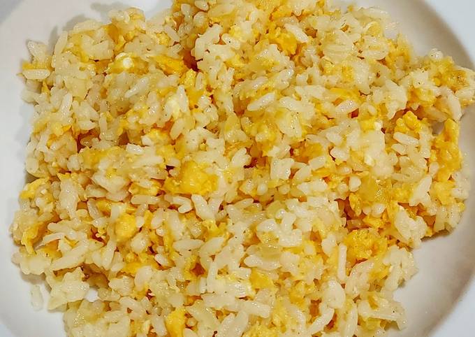 Resep Nasi goreng keju telur favorit anak 🧀🍳 oleh Audrey - Cookpad