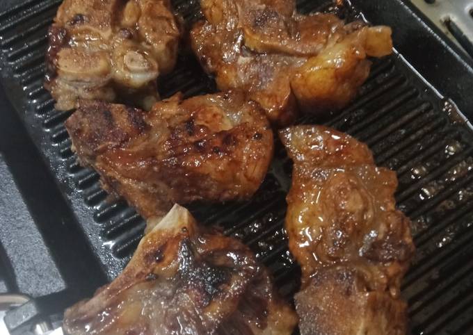 Resep Buntut sapi panggang sederhana oleh Winda Tri Listyaningrum - Cookpad