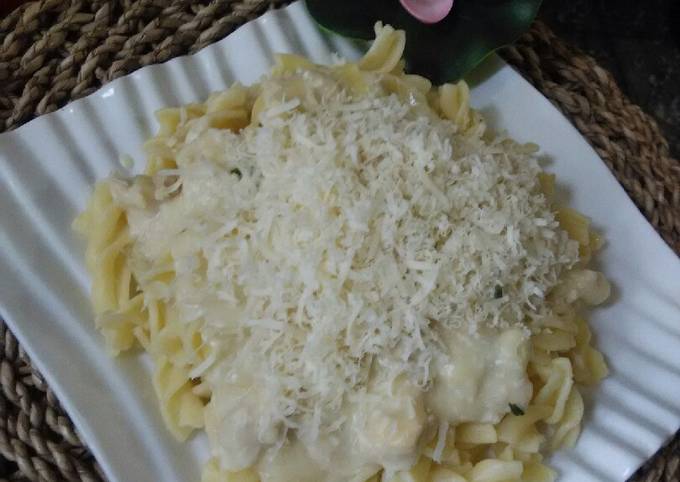 Resep Fusilli ayam saus putih oleh Devia Kitchen - Cookpad